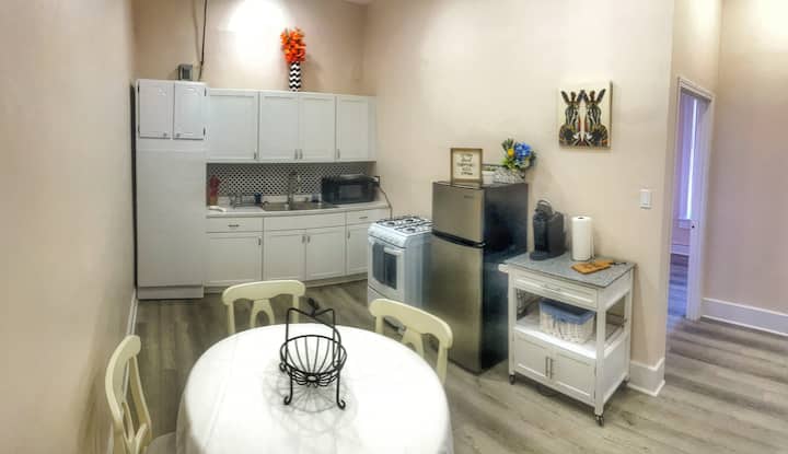 2nd Floor Historic Downtown Updated 1 Bedroom - Fort Boonesborough State Park, Richmond