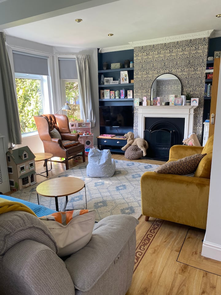 Inviting, Family-friendly 3 Bedroom Detached Home - Bournemouth