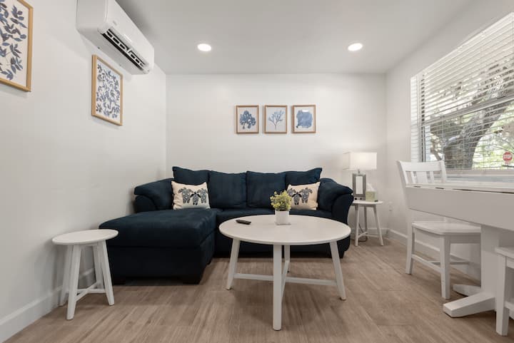 1/1 | Downtown | Cozy Comfort | Updated Apartment - Safety Harbor, FL