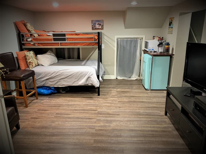 Adorable, Spacious 2 Bedroom Suite W/ Private Bath - Sheboygan, WI