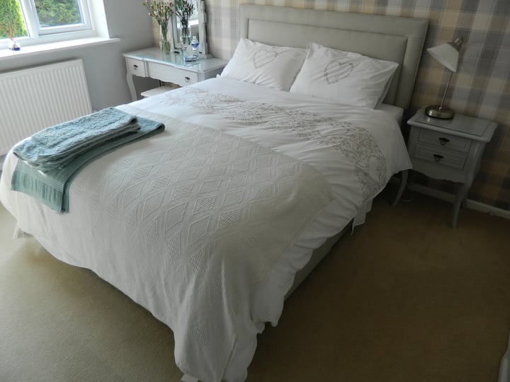 Wonderful, Friendly Home With Parking - Bosham