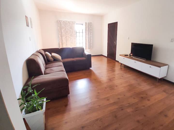 Casa Inteira, óTima Localização No Comasa, Iririú. - 조인빌리