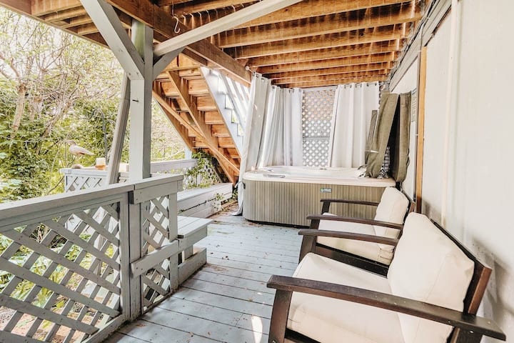 Tranquil Bayview Oasis ~ Saltwater Hot Tub ~ Pkg - Provincetown, MA
