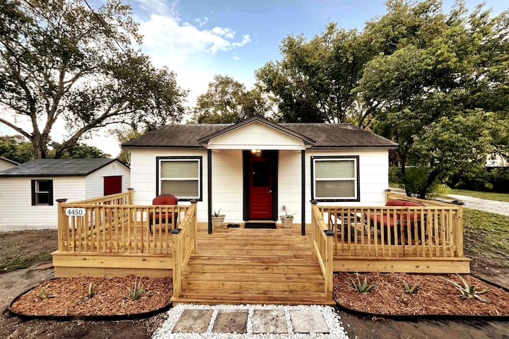 Updated 2 Br 1.5 Bath Cottage. Spa & Ps 5. Pets Ok - Palm Harbor, FL