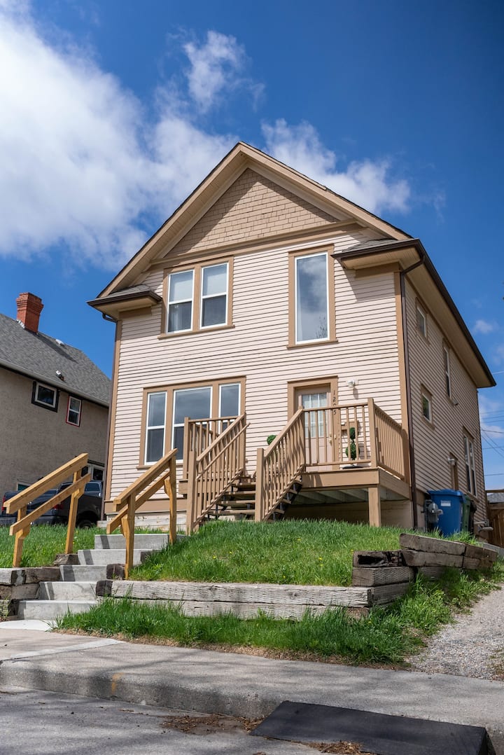 Full Home In Inglewood Close To Downtown/stampede - Calgary