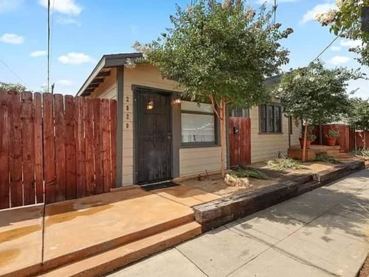 Private & Charming 1 Bed Tiny Home With Big Patio! - Orange County, CA