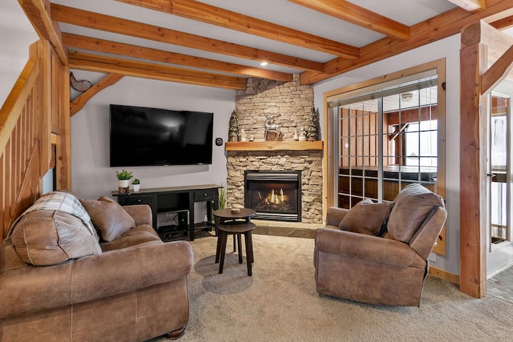 Allpine Chalet: Spacious Mountain Retreat - Big White Ski Resort, BC
