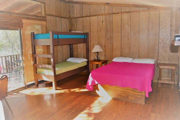 Neal's Lodges Cabin 51 - Concan, TX