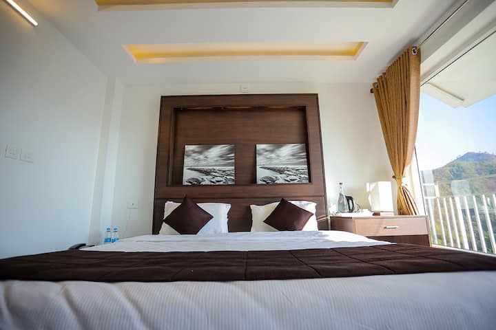 Serenity Panchalimedu Deluxe Room With Balcony - Kuttikkanam