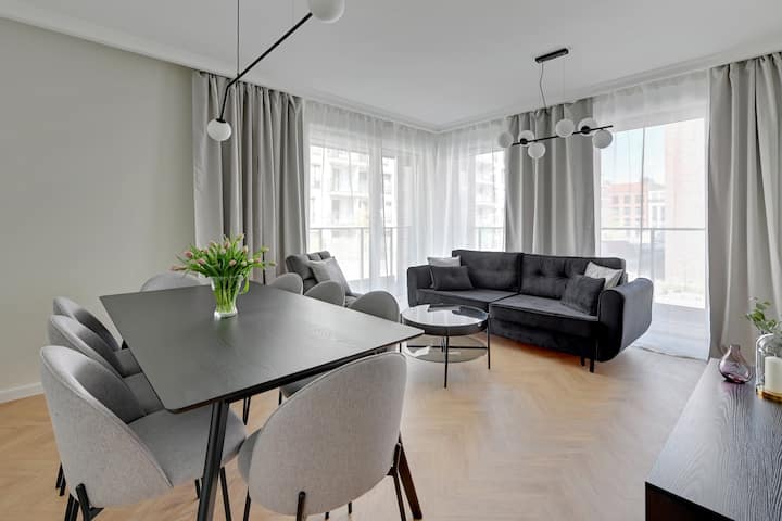 Modern Three- Bedroom Apartment Near Motlava River - Gdańsk