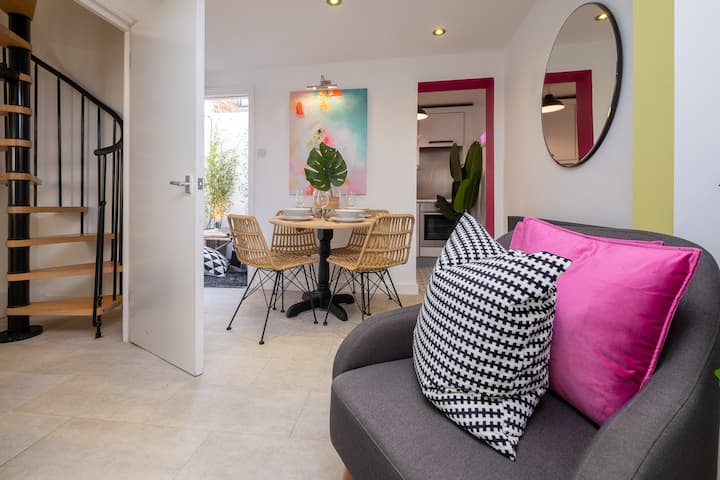 Lovely Beach House With Spiral Stairs & Terrace - Brighton