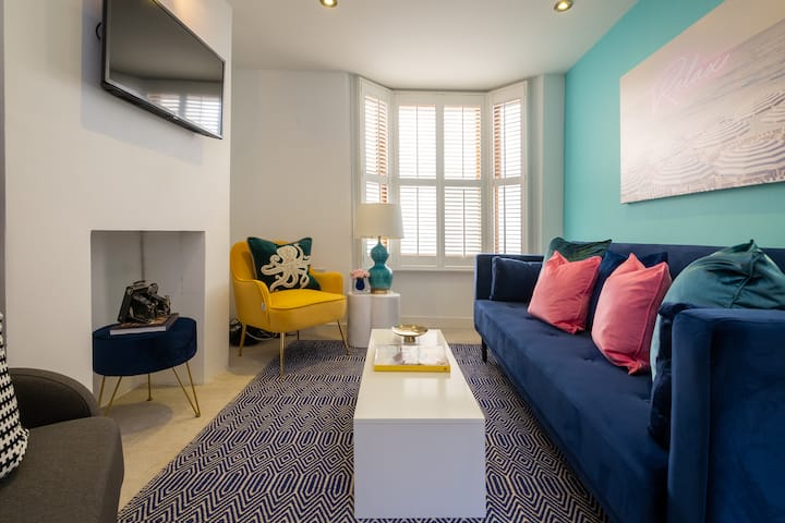 Lovely Beach House With Spiral Stairs & Terrace - Brighton and Hove