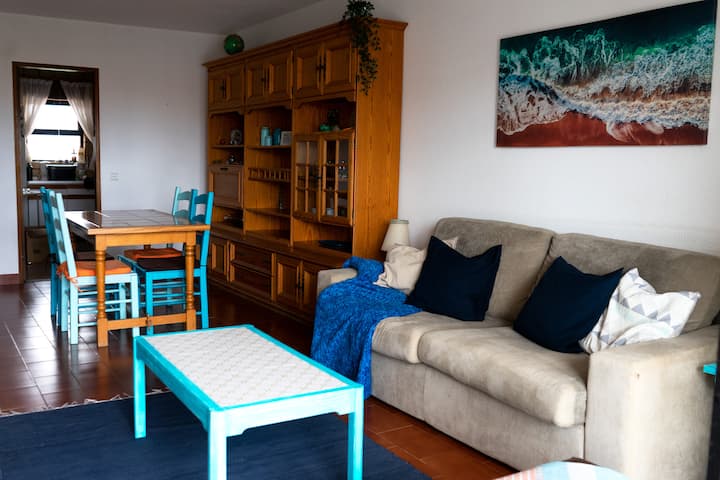 Spacious 2 Br Apt With Balcony. 7min Walk To Beach - Quarteira