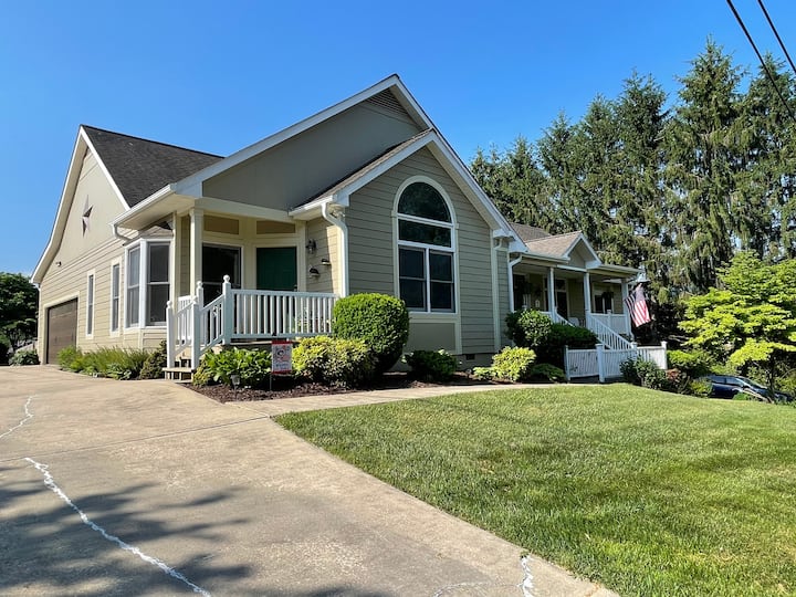 Cozy Lakeside, Mountain Getaway! - Lake Junaluska, NC