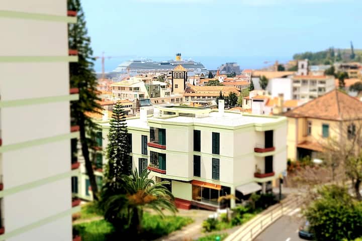 Top Floor/ocean View 1bdr Condo Walk To Downtown 2 - Madeira