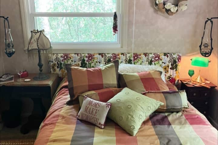 "The Honeymoon Cottage" Romantic Getaway! - Franklin, NC