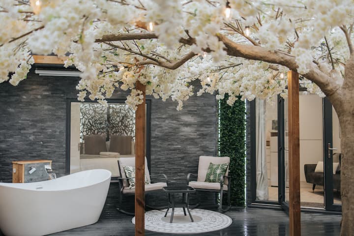 Luxury Cabin W/outdoor Tub & Private Garden - Lancashire