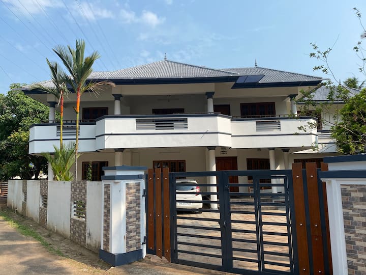 Beautiful, Spacious, Well Located Home In Aluva. - Kerala