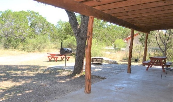 Neal's Lodges Blockhütte 66 - Blockhütten zur Miete in Concan, Texas ...