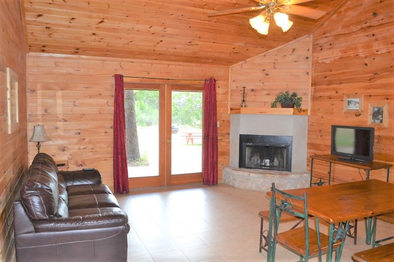 Neal's Lodges Blockhütte 66 - Blockhütten zur Miete in Concan, Texas ...