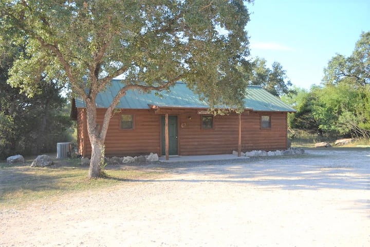 Neal's Lodges Cabin 67 - Concan, TX