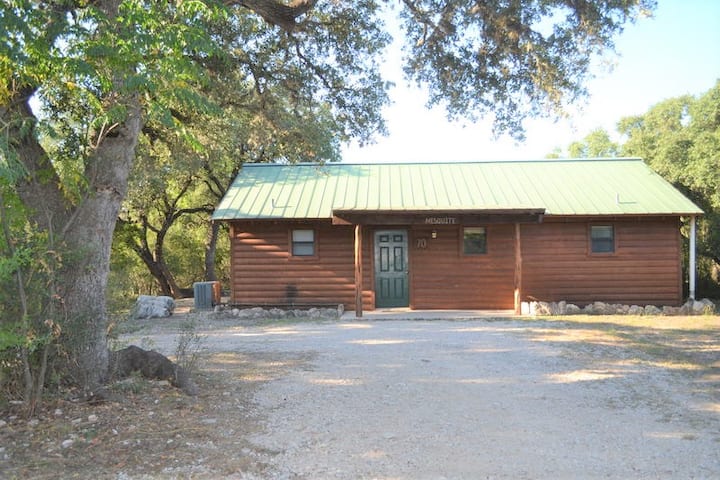 Neal's Lodges Cabin 70 - Concan, TX