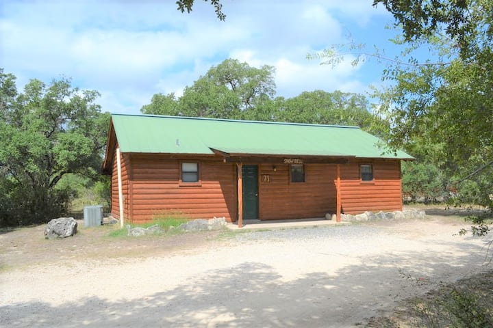 Neal's Lodges Cabin 71 - Concan, TX