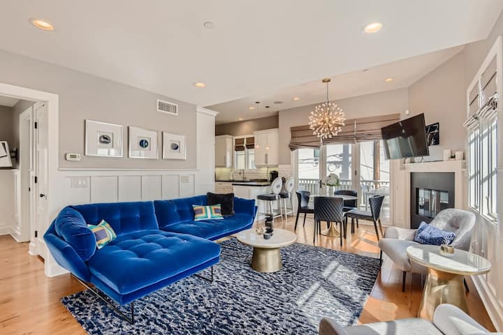 Designer Condo 2 Blocks To Beach W Private Hot Tub - Newport Beach, CA