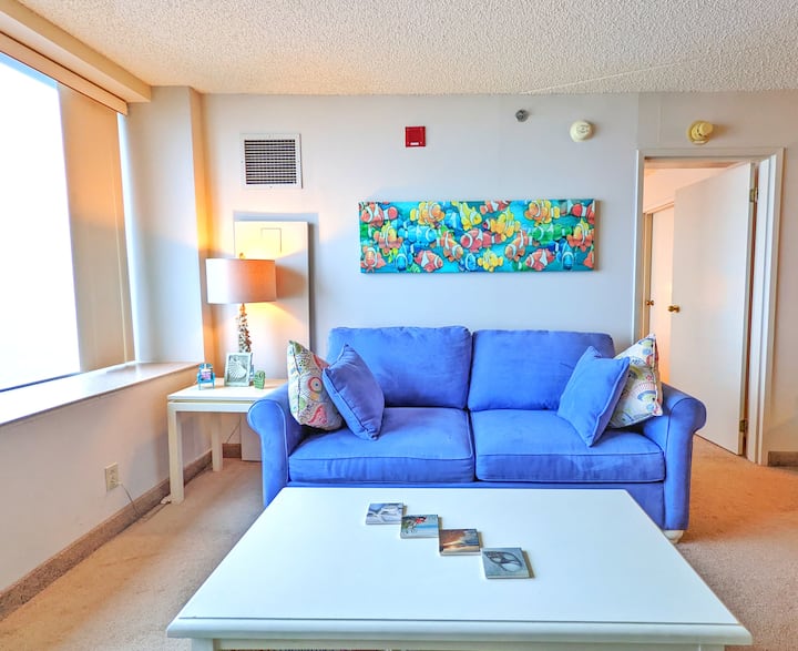 1 Bedroom Right On Boardwalk! Free Parking + Pool - Caesars Atlantic City