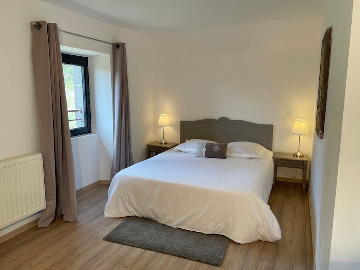 Domaine De La Bâtisse
Chambre Familiale Louve - Saint-Flour