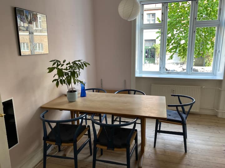 Skøn Central Bolig Med Gårdhave Tæt På Metro - Copenhaguen