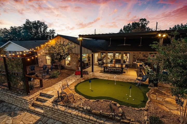 Lake Retreat W/ Putting Green & Double-decker Dock - Granbury, TX