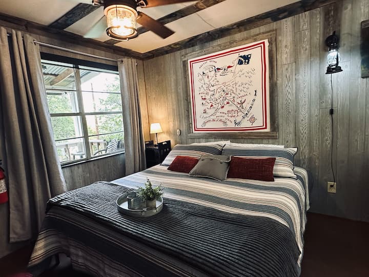 Acorn Hideaways - King Bed & 2 Twins In Loft - Canton, TX