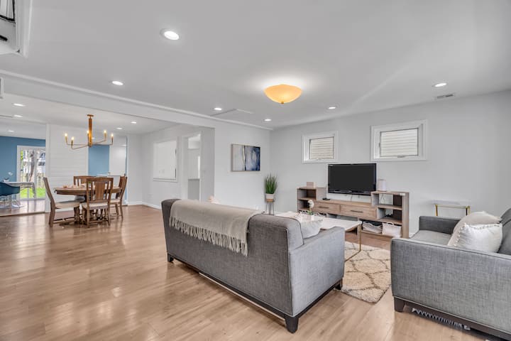 Breezy & Peaceful 3 Bedroom Beach House - Sea Bright, NJ