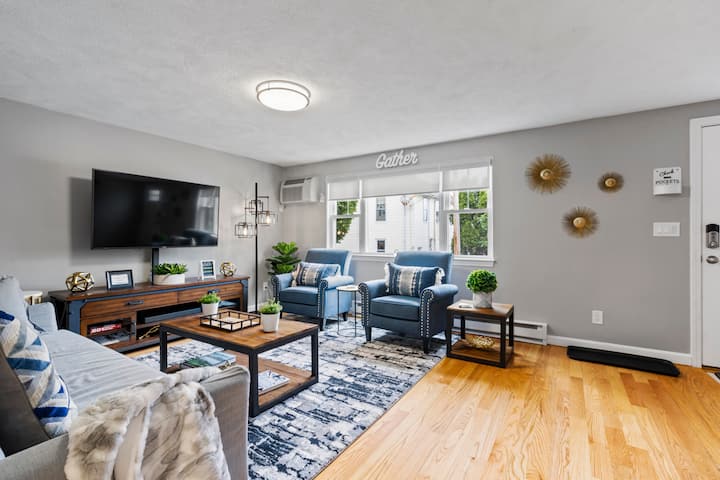 Beautiful, Bright, 3 Br Close To Boston W/parking. - Boston, MA