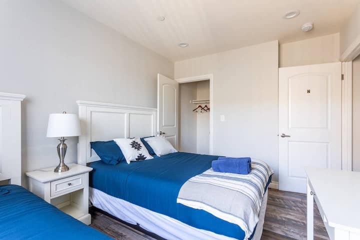 Cheerful 5br House With Parking Near Usc - Los Angeles, CA