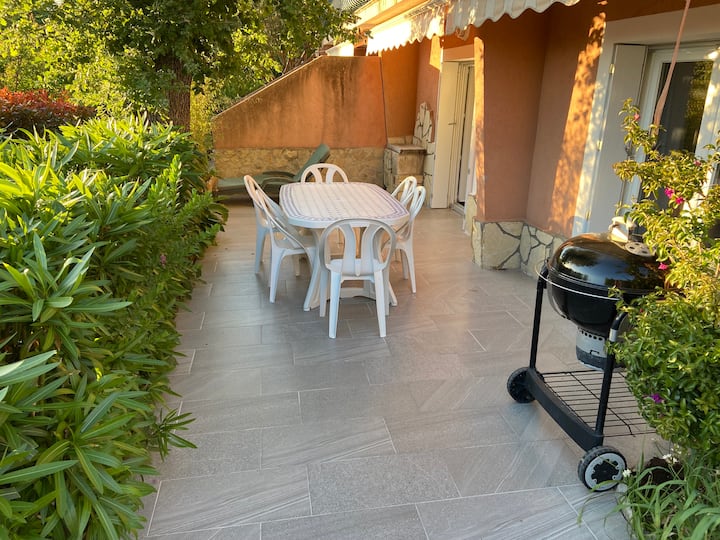 Bel Appartement T3 En Rez-de-jardin De Villa - La Crau