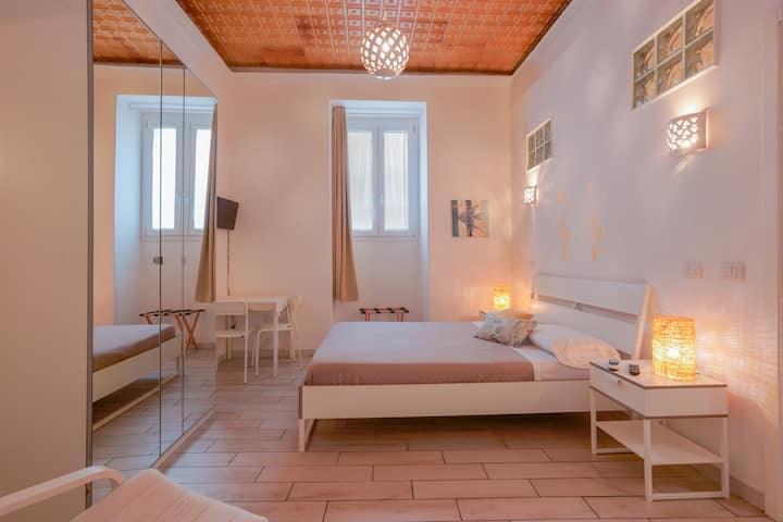 Approdo Rooms - Camera Con Bagno Privato - カリアリ