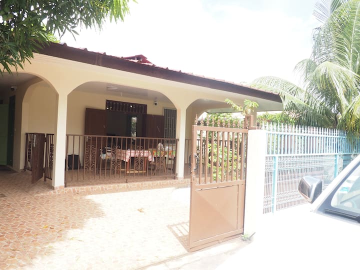 Magnifique Maison Place De Parking Juste Devant. - French Guiana