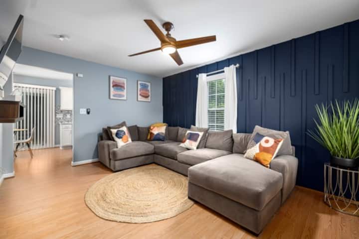 Cheerful 2 Bed/loft Home |15 Min To Dwntwn Raleigh - ローリー, NC
