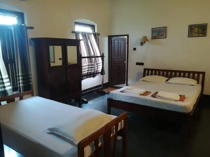 A Hundred Year Old 4 Bedroom Tharavad - Alappuzha