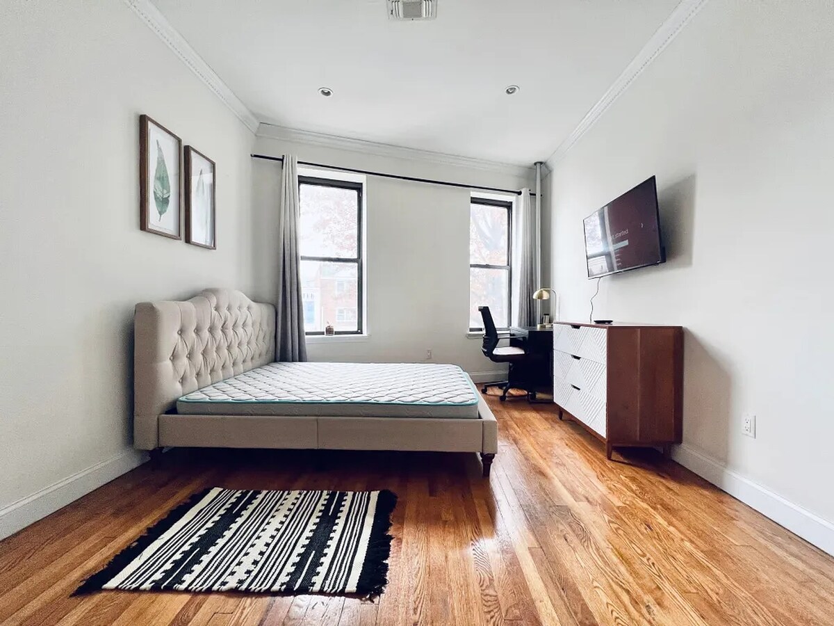 HUGE HDTV Room in Bayridge, awesome location # 50 - Serviced apartments ...