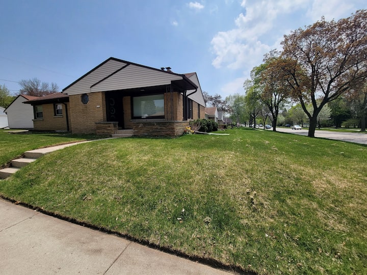 Cheerful 3 Bedroom Home With Garage Parking - ミルウォーキー, WI