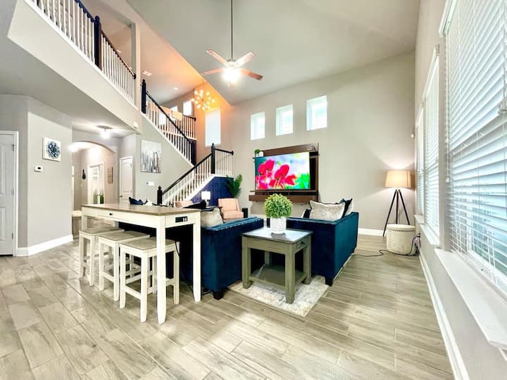 Family Luxury Retreat Near Sea World With King Bed - Helotes, TX