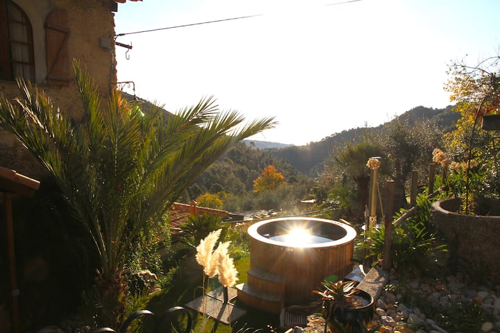 Maisons, Piscine, Jacuzzis Vue Mer 19 Pers. - Vintimille