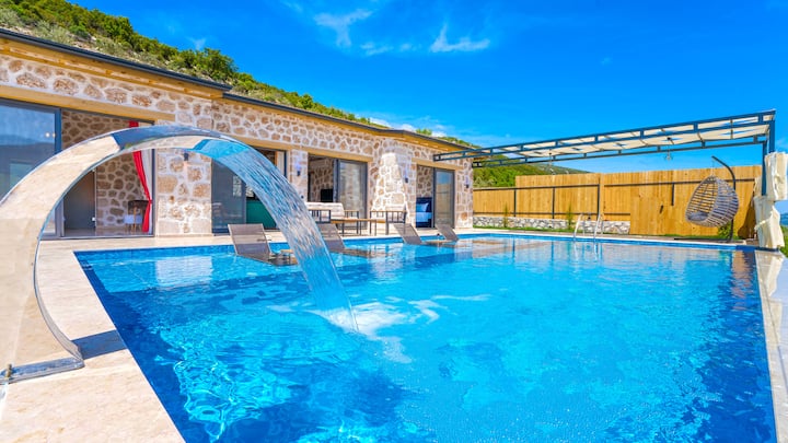 ÖZel Havuzlu, 4 Kişilik Modern Villa 07-4876 - Turkey