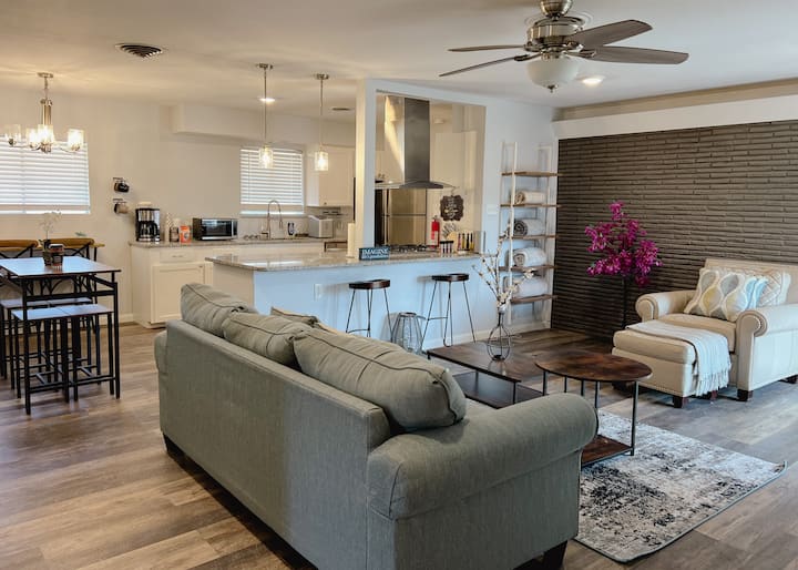 Modern. 2 Masters. Near Dtown & Bay - Corp Vacay - Corpus Christi, TX