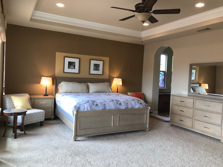 Master Bedroom Suite With Private Entrance - Folsom