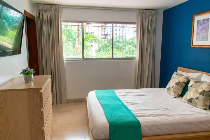 Naco Paradise: Charming 2 Br Apt Near Agora Mall - Santo Domingo (Dominican Republic)