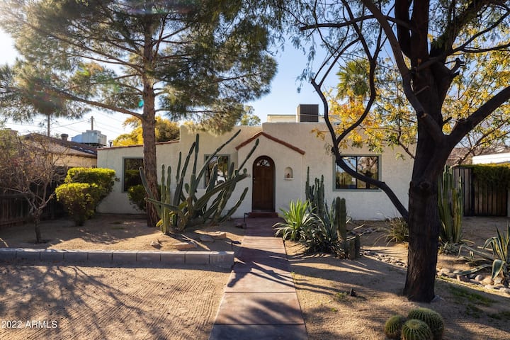 Historic 3 Villa Estate! Sleeps 10! Mid-town! - Phoenix, AZ